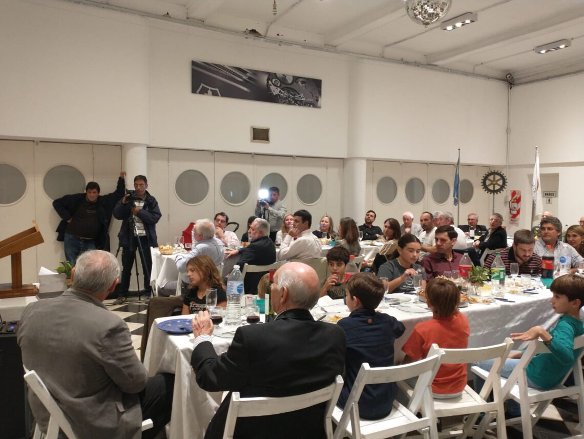 Rotary Club de Cañada de Gómez entregó la distinción “RUEDA DE ORO” a ...